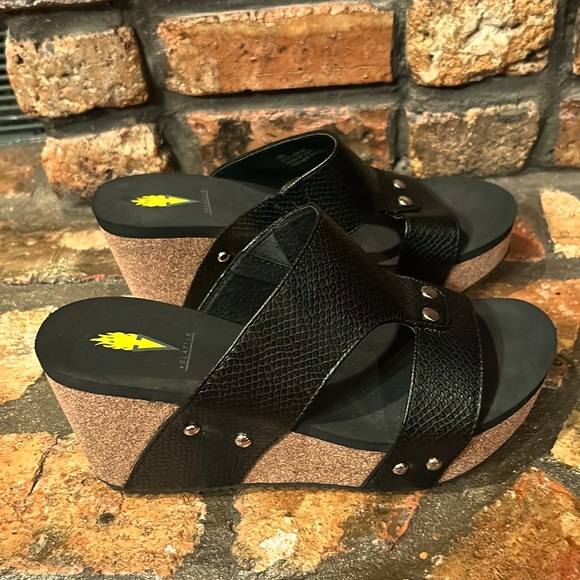 Volatile | Shoes | Volatile Slip On Sandals | Poshmark